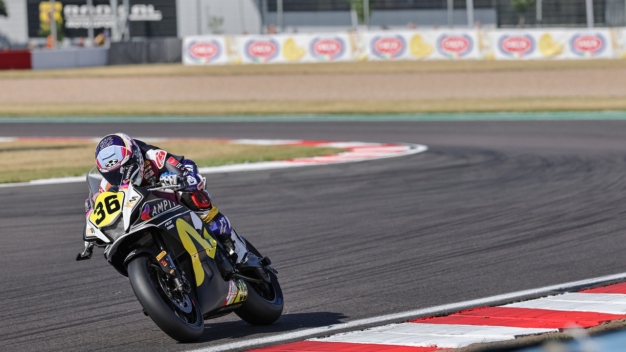 Beatriz Neila gana la carrera 2 en donington Park con Sánchez y Herrera ...