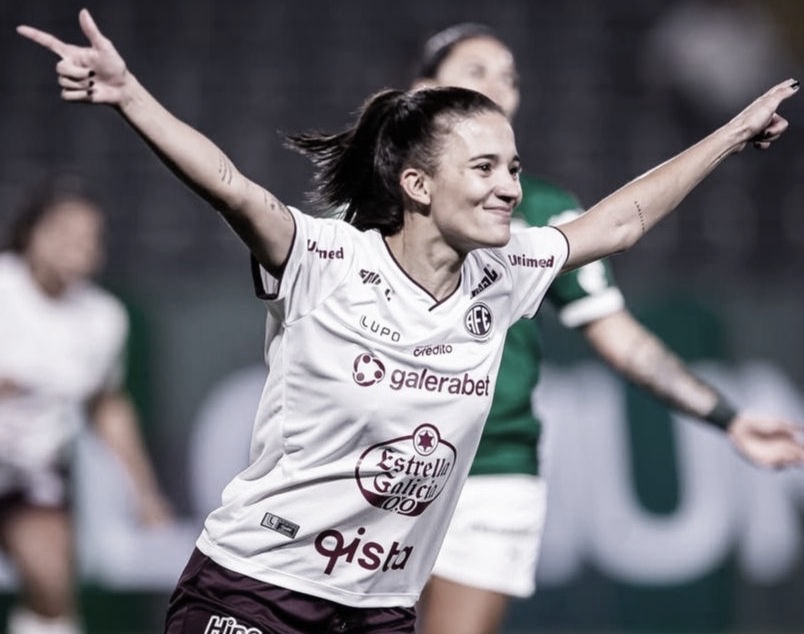Julia Beatriz celebra primeiro gol pela Ferroviária no confronto contra ...