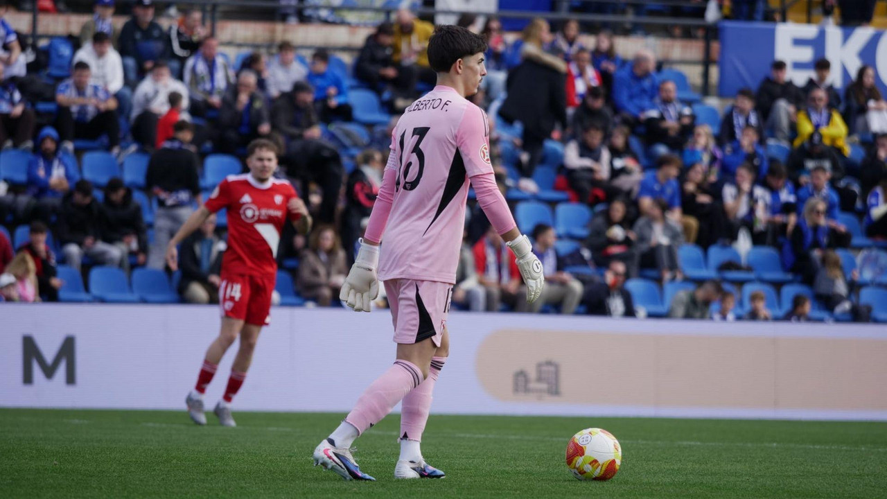 Un sólido Alberto Flores le da un punto vital al Sevilla Atlético ...