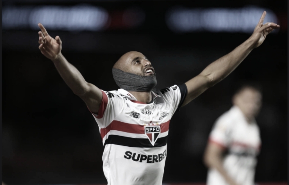Herói contra o Corinthians, Lucas celebra bons números no clássico ...