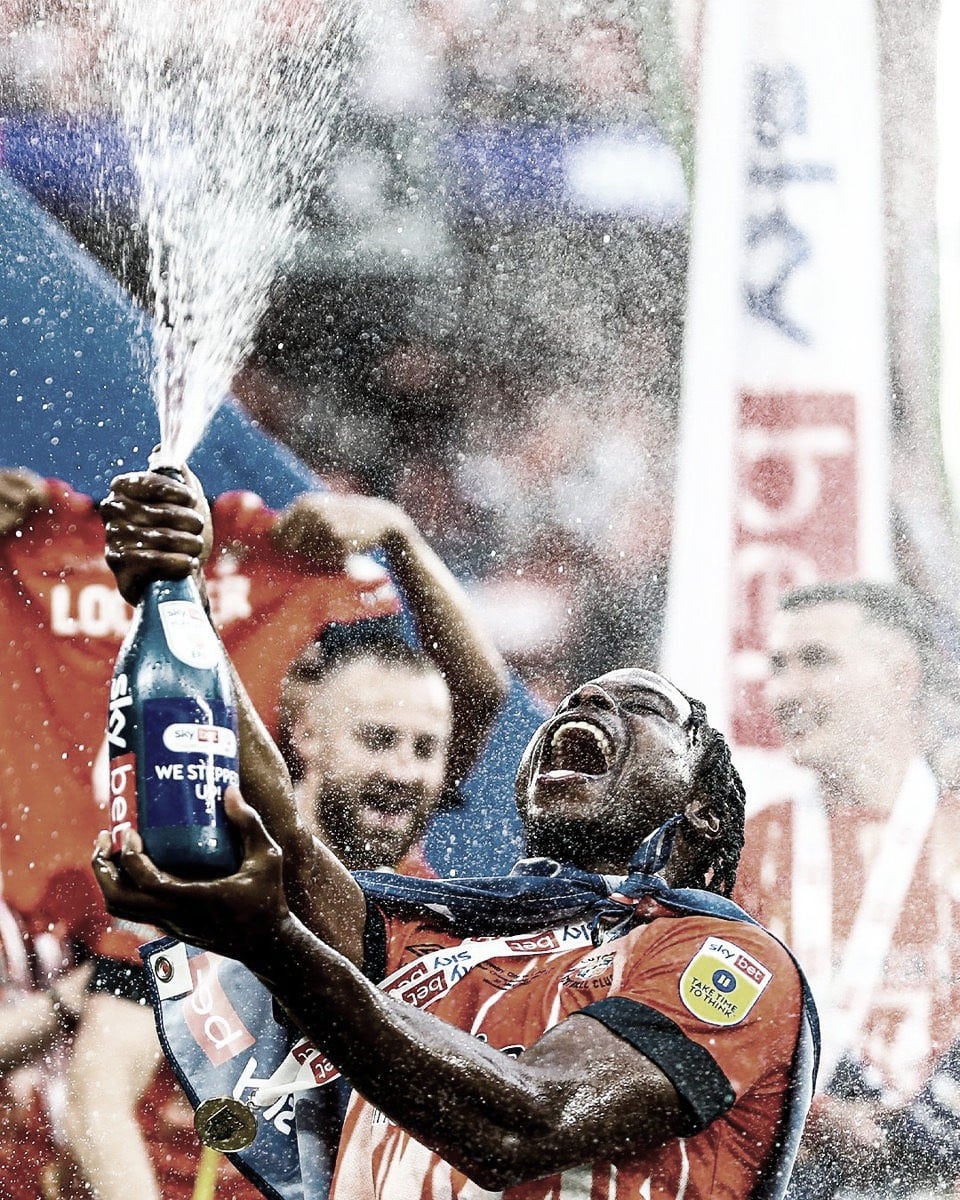 Mpanzu renueva con el Luton y hace historia - VAVEL España