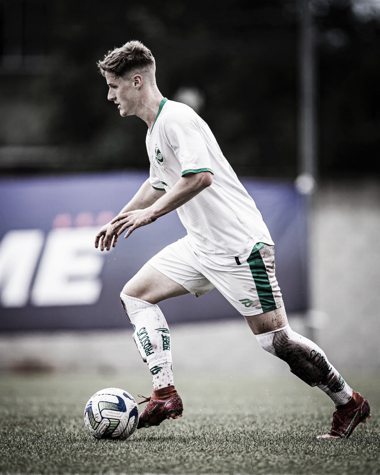 Lucca celebra retorno aos gramados pelo Juventude depois de seis meses ...