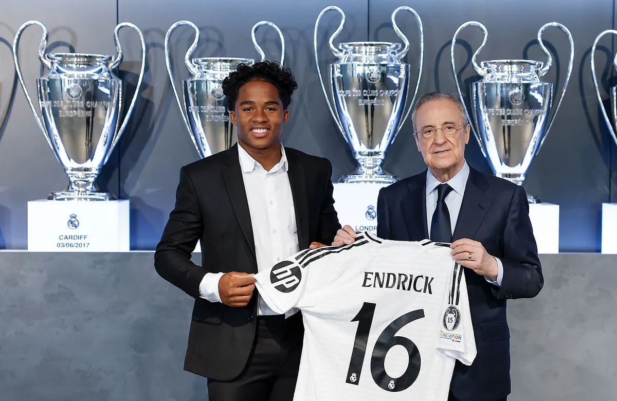 El Bernabéu ruge, aplaude y llora con la llegada de Endrick - VAVEL España