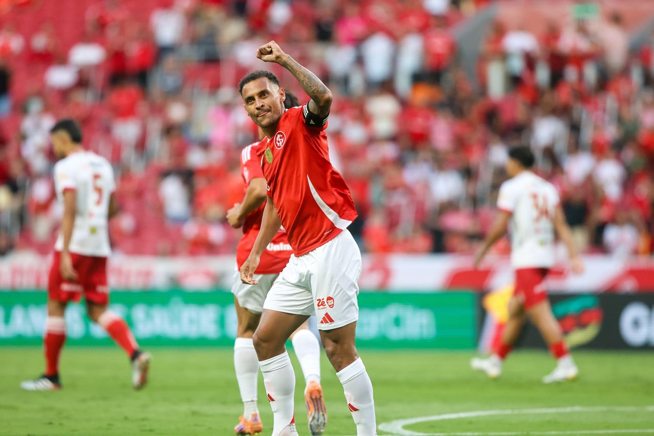 Internacional bate Inter de Santa Maria e segue 100% no Gauchão - VAVEL ...