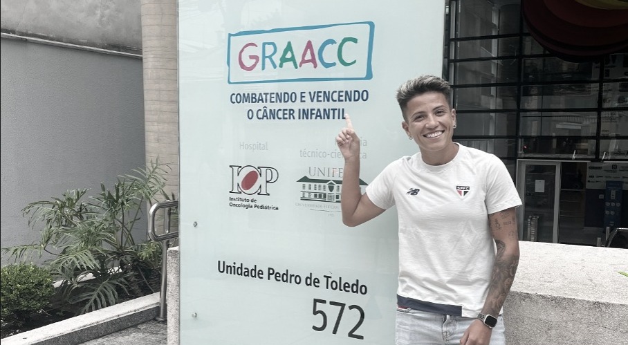 Convocada para seleção brasileira, Bia Menezes faz visita emocionante ...