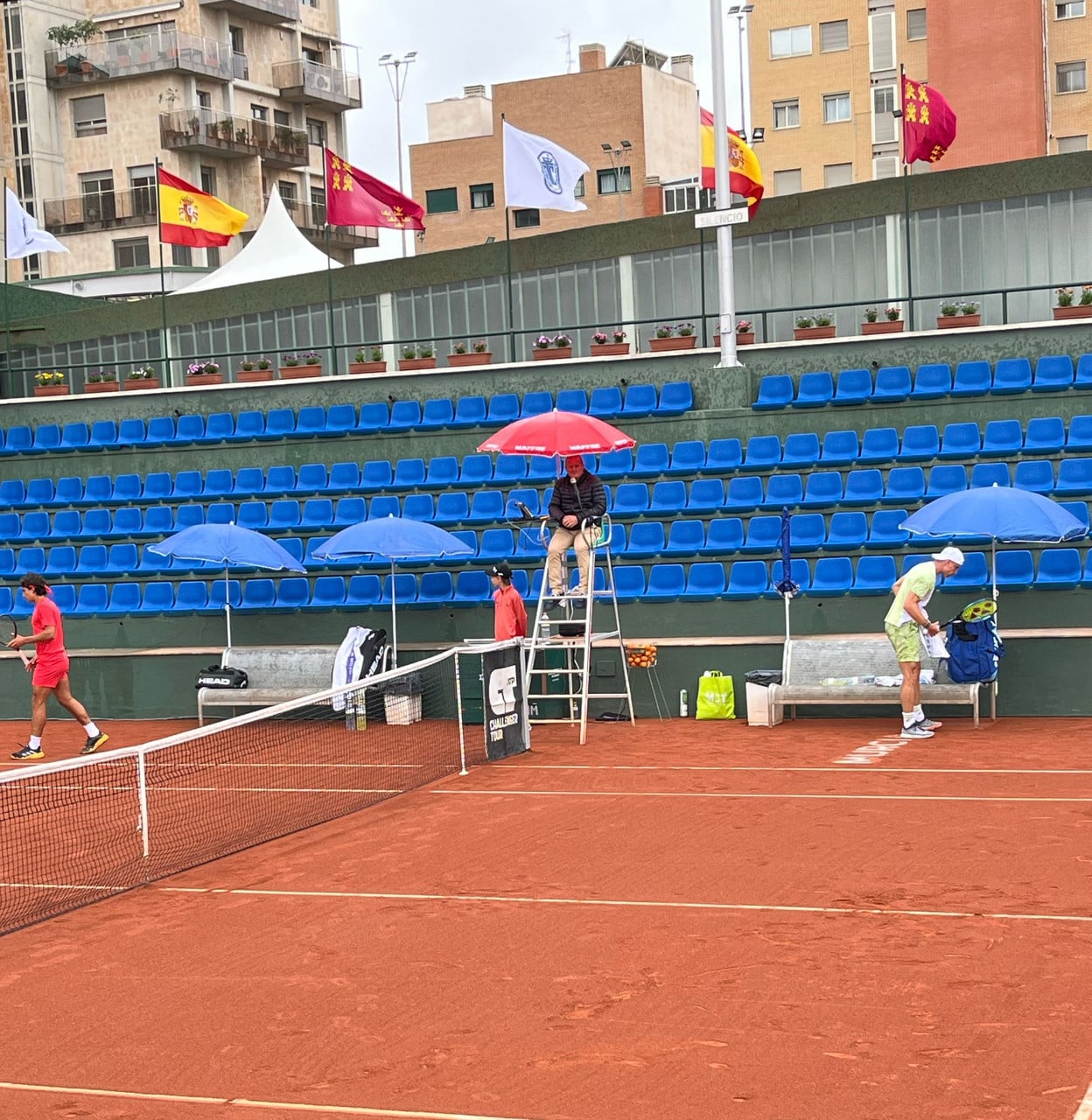 Fucsovics pasa por encima de Rocha pese a la lluvia - VAVEL España