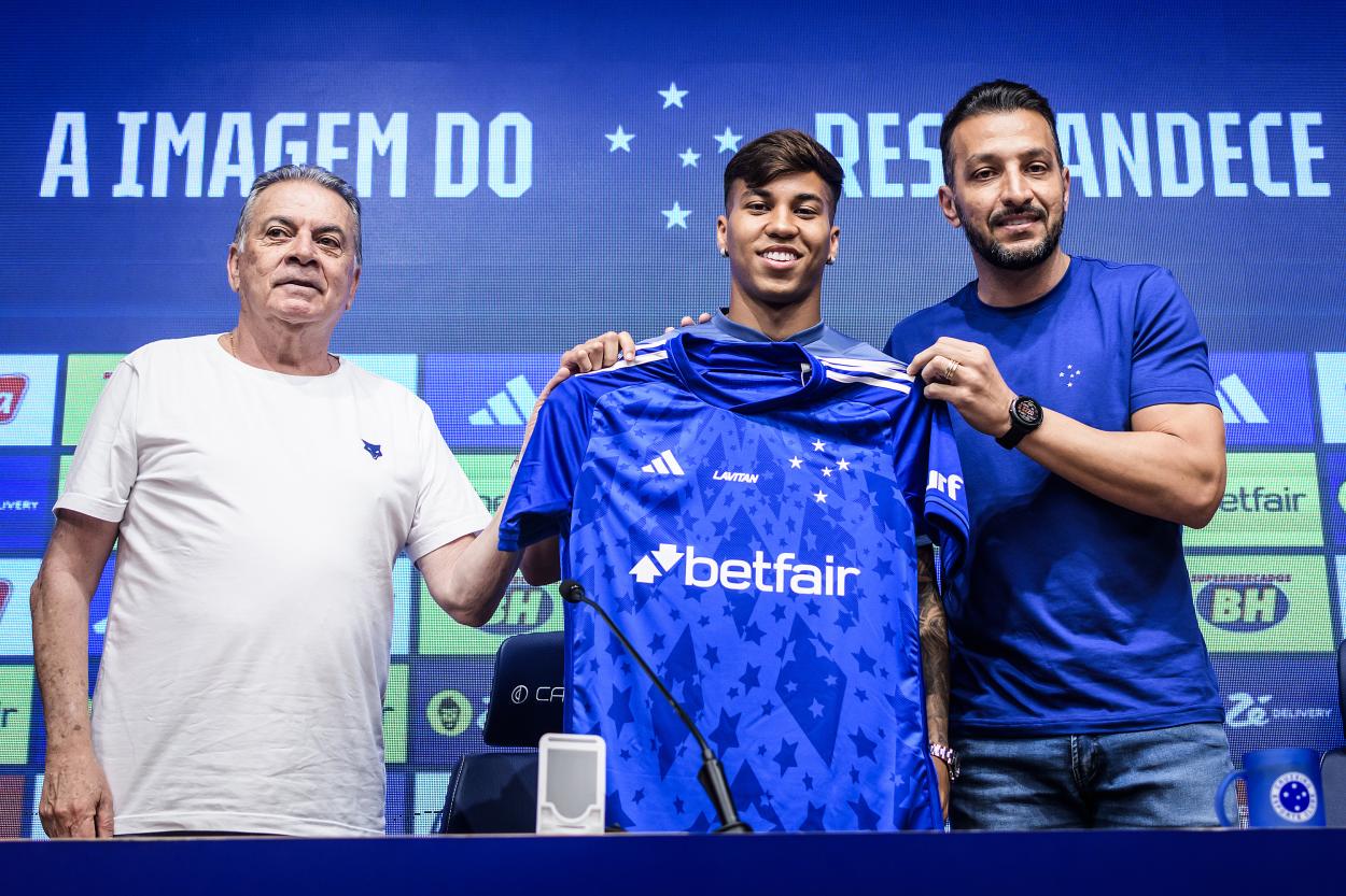 Com grandes contratações, o Cruzeiro chega perto de 180 milhões em ...