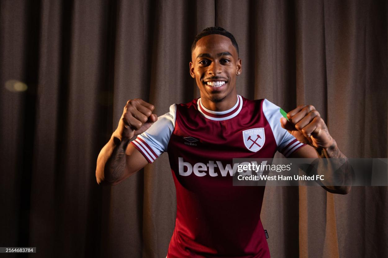 West Ham sign Crysencio Summerville in £25m deal - VAVEL International