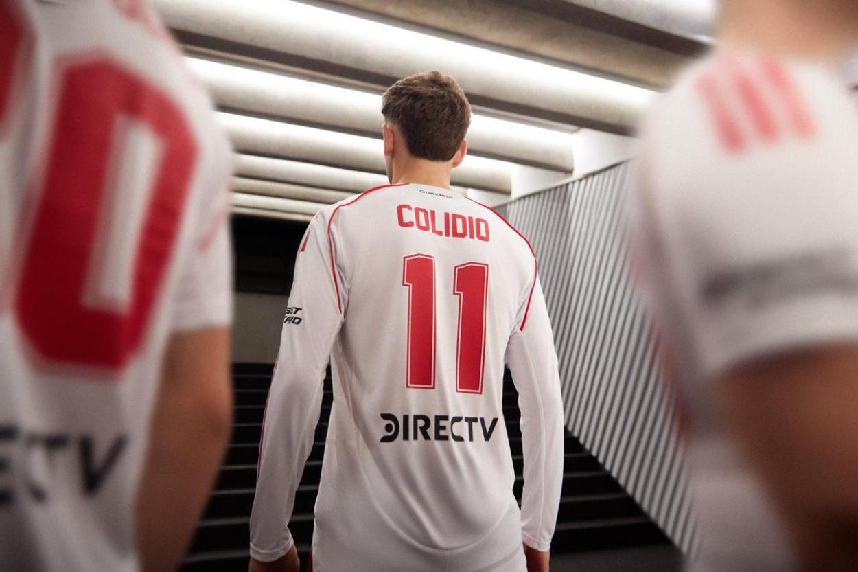 River presentó la nueva camiseta que acompañará al equipo durante la ...