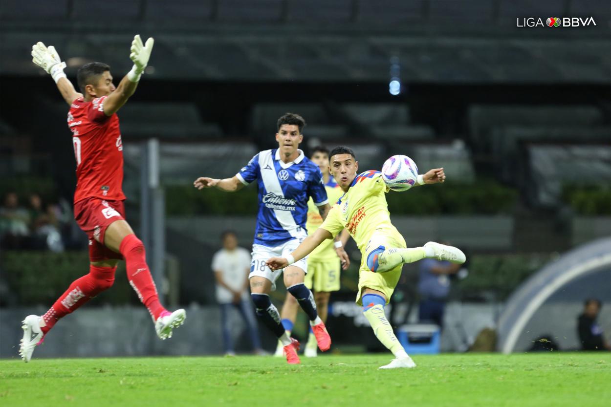El Club América vuela al triunfo de la mano de Julián Quiñones - VAVEL México