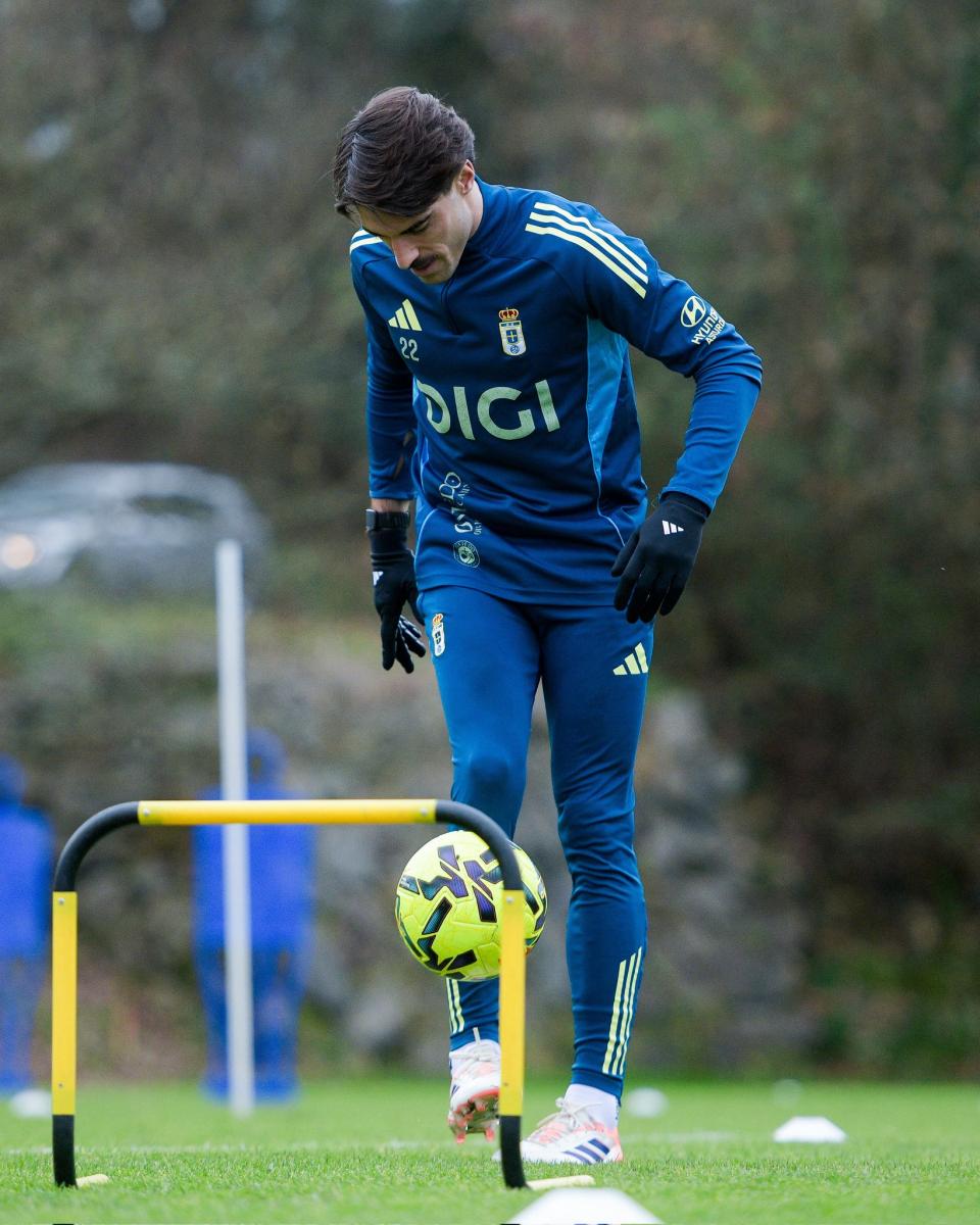 Nacho Vidal vuelve a entrenar con el Real Oviedo - VAVEL España