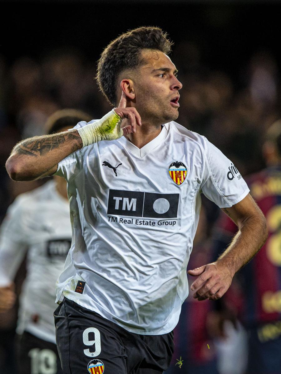 Resumen y gol del Valencia 1-0 Levante en LaLiga EA Sports 2025/26 | 21 ...