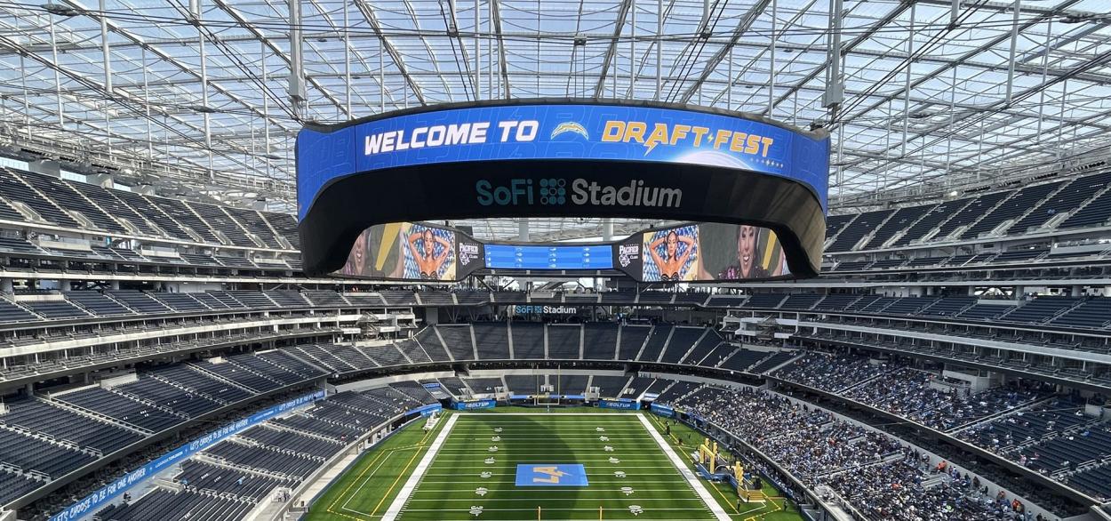 Summary: Los Angeles Chargers 17-40 Tampa Bay Buccaneers in NFL | 12/15 ...