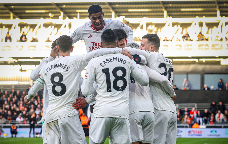 Manchester United vence o Luton Town e mantém sequência invicta no ano ...