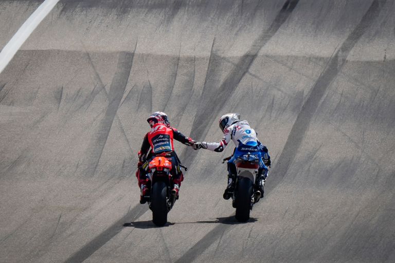 Sergio García Dols le arrebata a Canet el liderato de Moto2 - VAVEL España