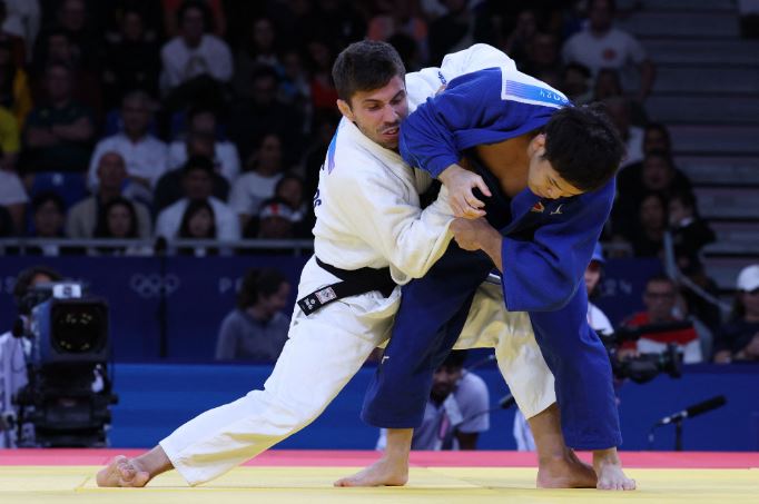 España estrena el medallero en París con el bronce de Fran Garrigós ...