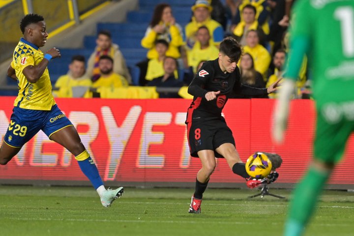 Dani Olmo y Ferran Torres salvan al Barça desde el banquillo para ...