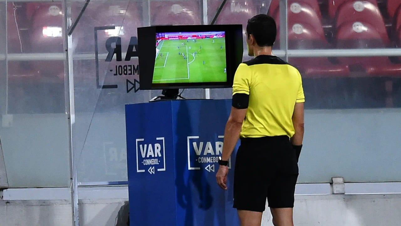 Cuando el silbato perdió el partido - VAVEL España