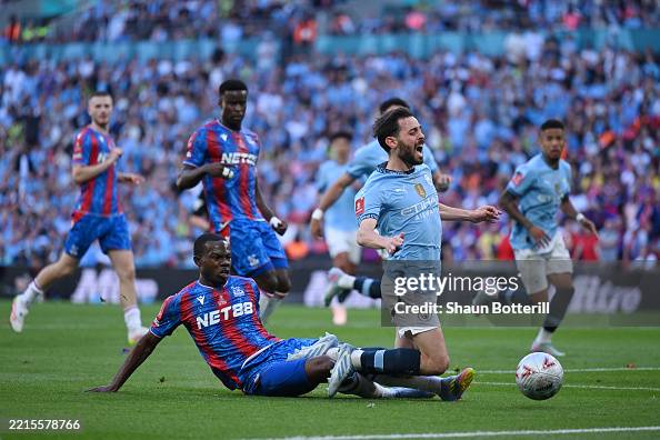 Crystal Palace land their first major trophy after a 1-0 victory over ...