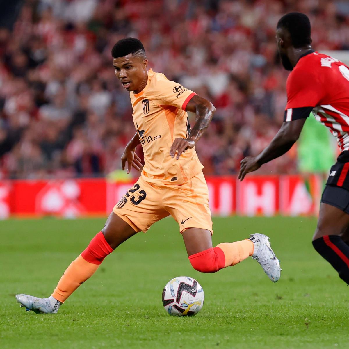 Reinildo Mandava se suma al paseo de leyendas del Atlético - VAVEL España