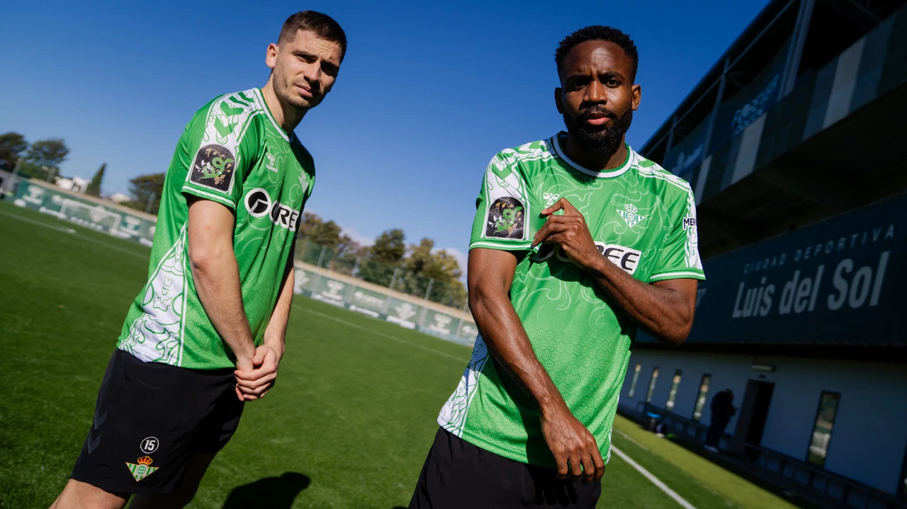 El Real Betis luce nueva camiseta por el Año Nuevo Chino - VAVEL España El Real Betis luce nueva camiseta por el Año Nuevo Chino - VAVEL España
