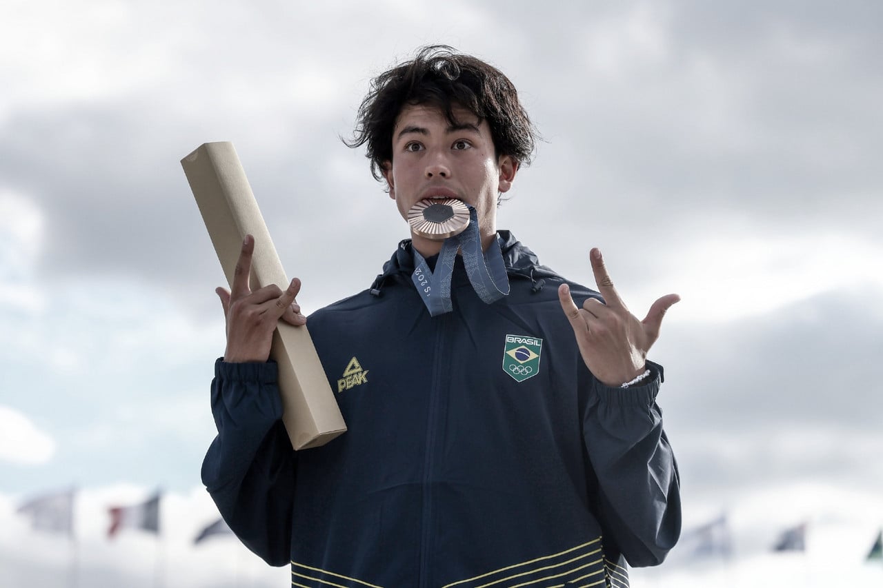 Skates, malabares e uma medalha olímpica: Augusto Akio conquista o ...