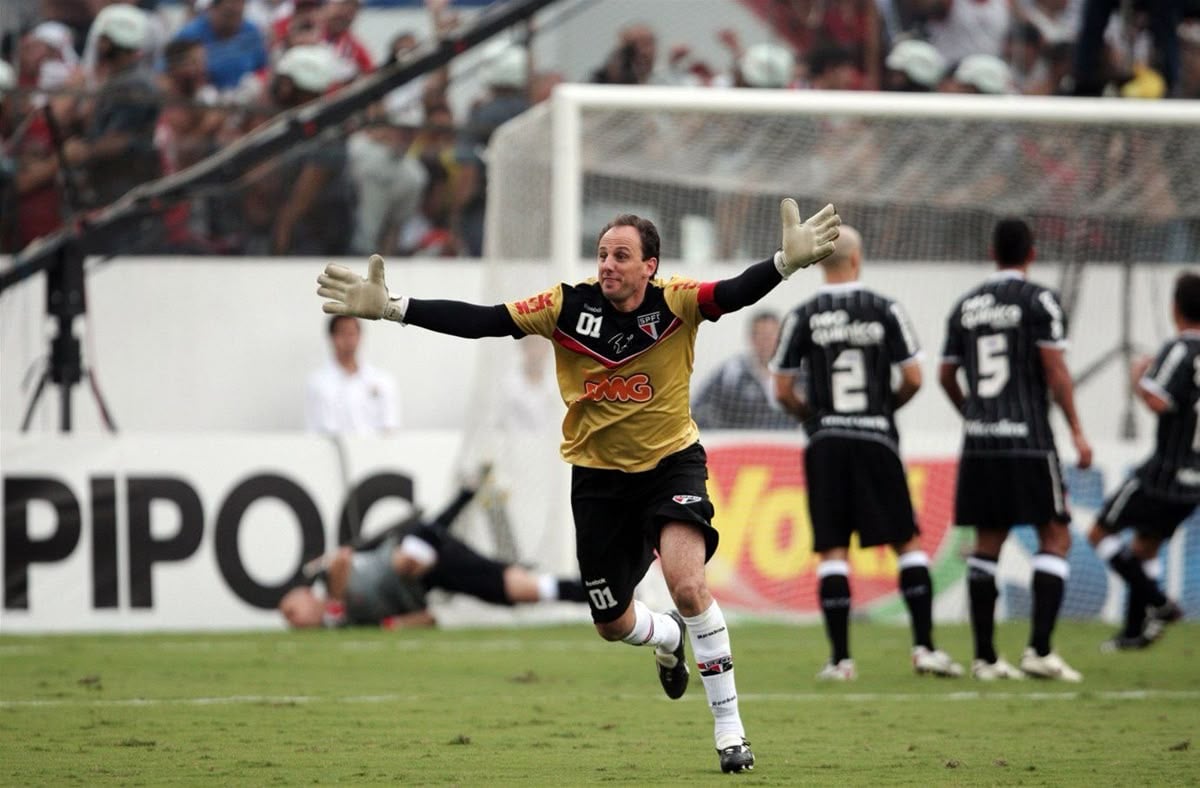 Há 14 anos, Rogério Ceni fazia história com seu 100º gol - VAVEL Brasil