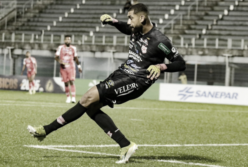 Goleiro Filipe foi um dos destaques nos últimos dois jogos do Rio Branco - VAVEL Brasil