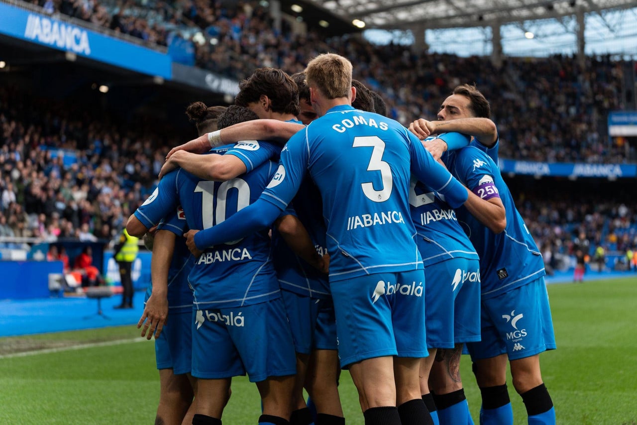 El Deportivo se mantiene líder tras superar al Ceuta en Riazor - VAVEL España