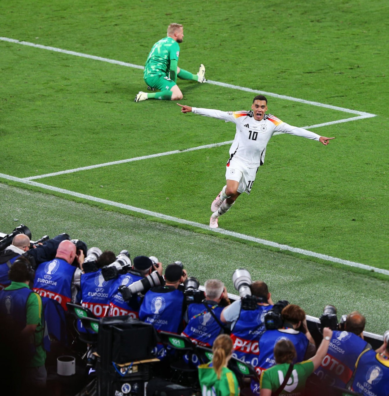 Musiala baila bajo la tormenta y mete a Alemania en cuartos - VAVEL España