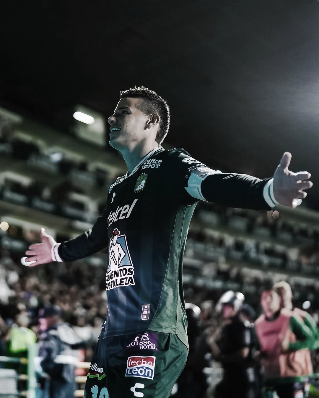 James Rodríguez deslumbra con magia y gol en el triunfo de León ante ...