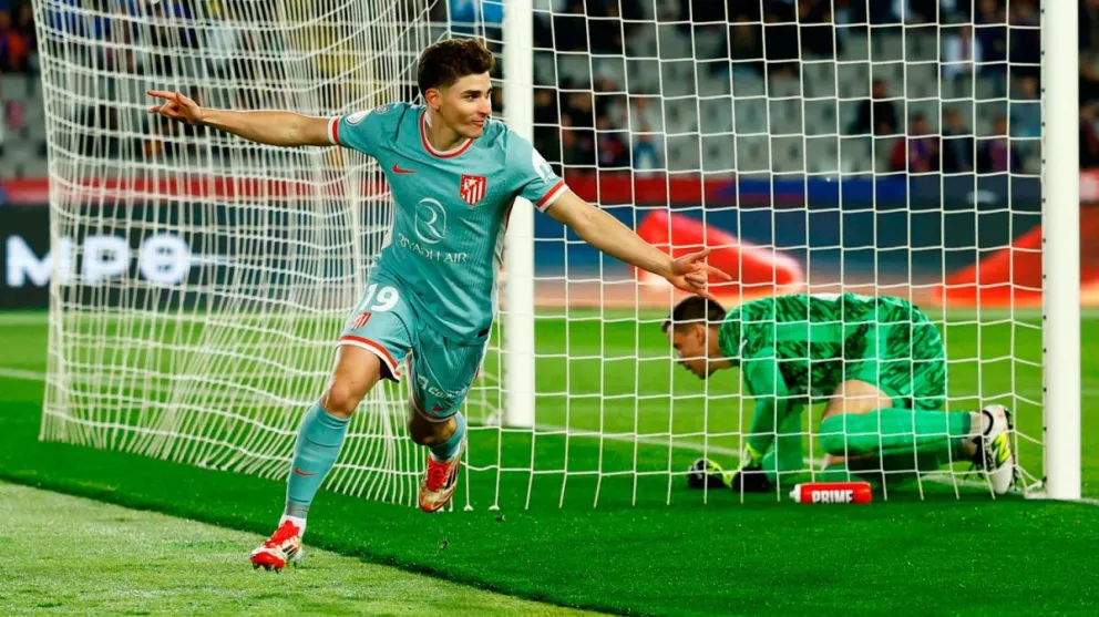 Julián Álvarez en modo “araña” peligrosa - VAVEL Argentina