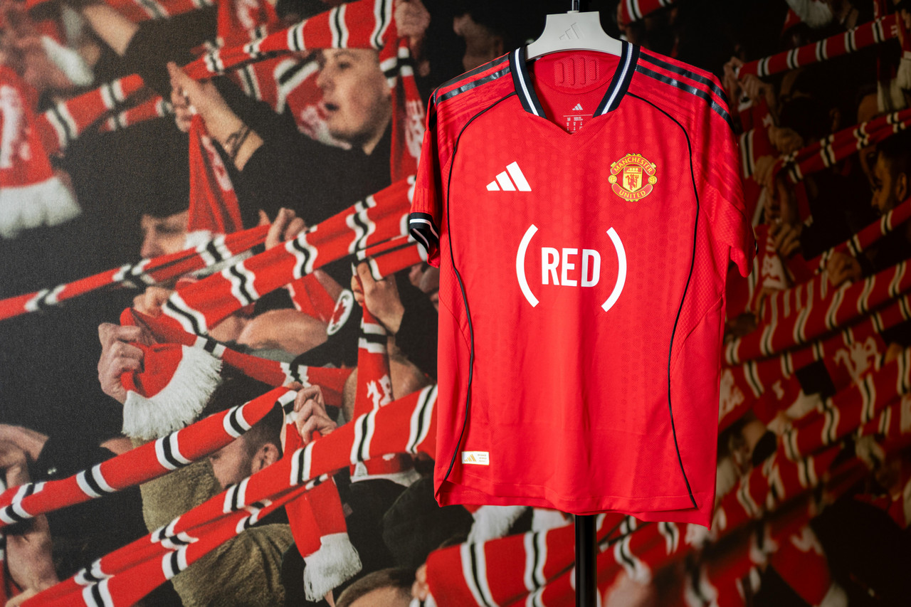 Manchester United wear charity sponsor ‘(RED)’ in Brentford clash ...