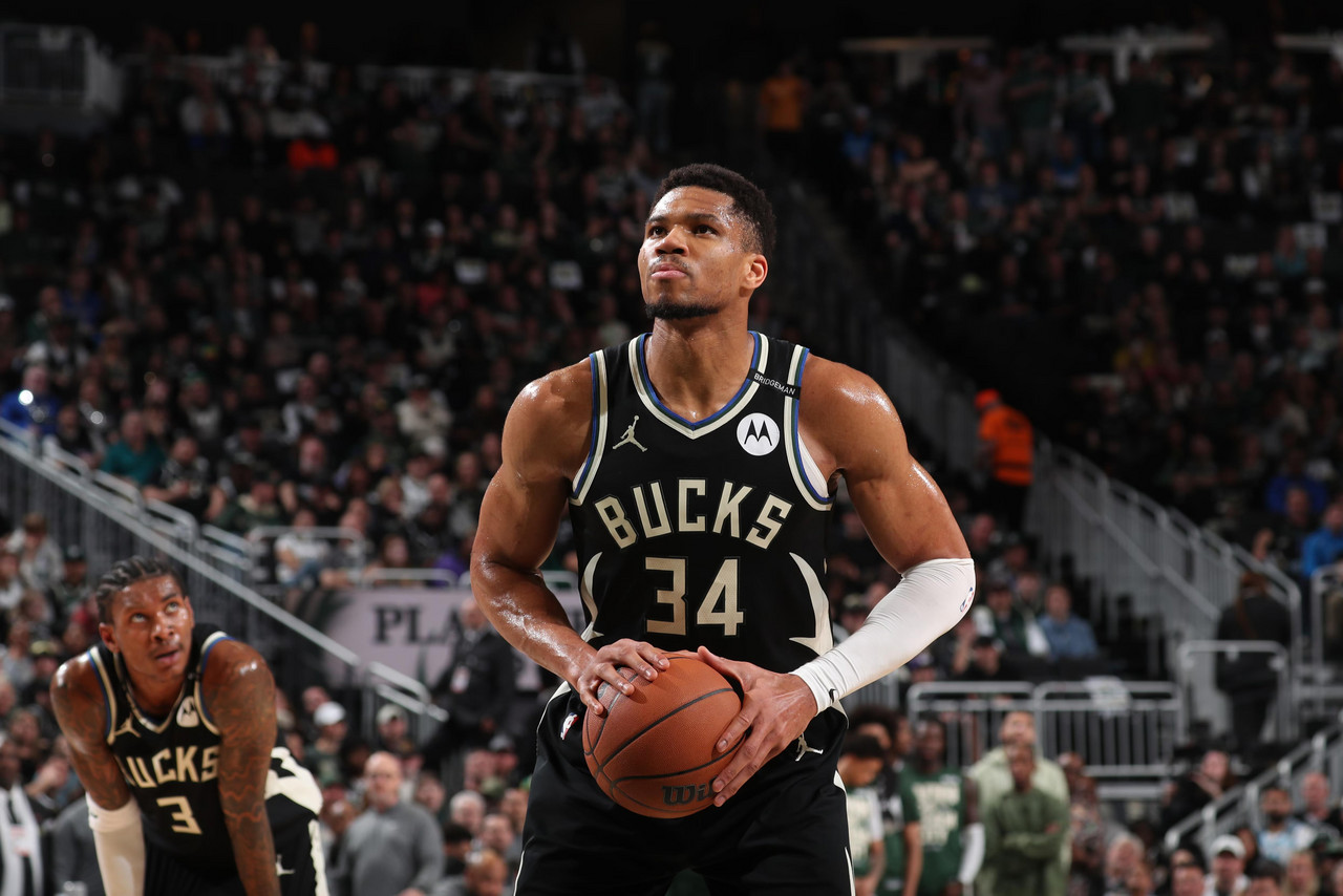 Los nuevos Bucks convencen a Anteto - VAVEL España