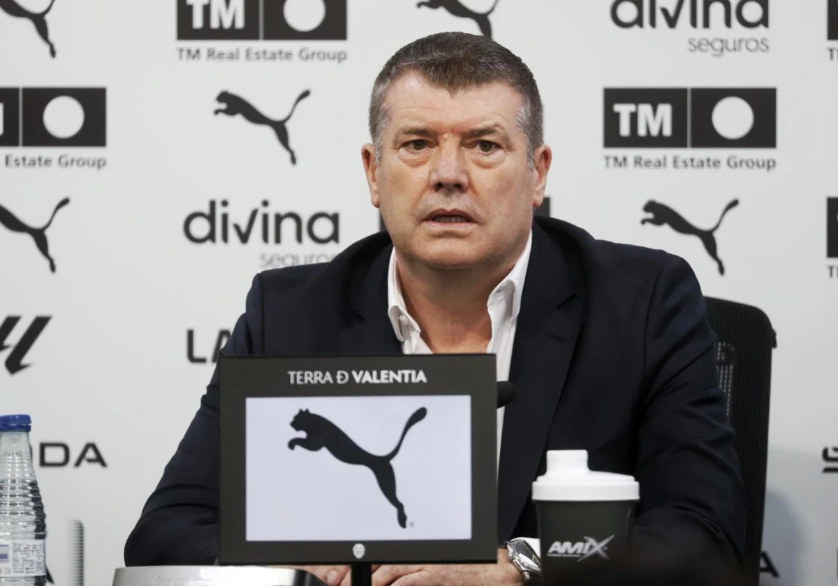 Rueda de prensa de Ron Gourlay, el nuevo CEO del Valencia Club de ...