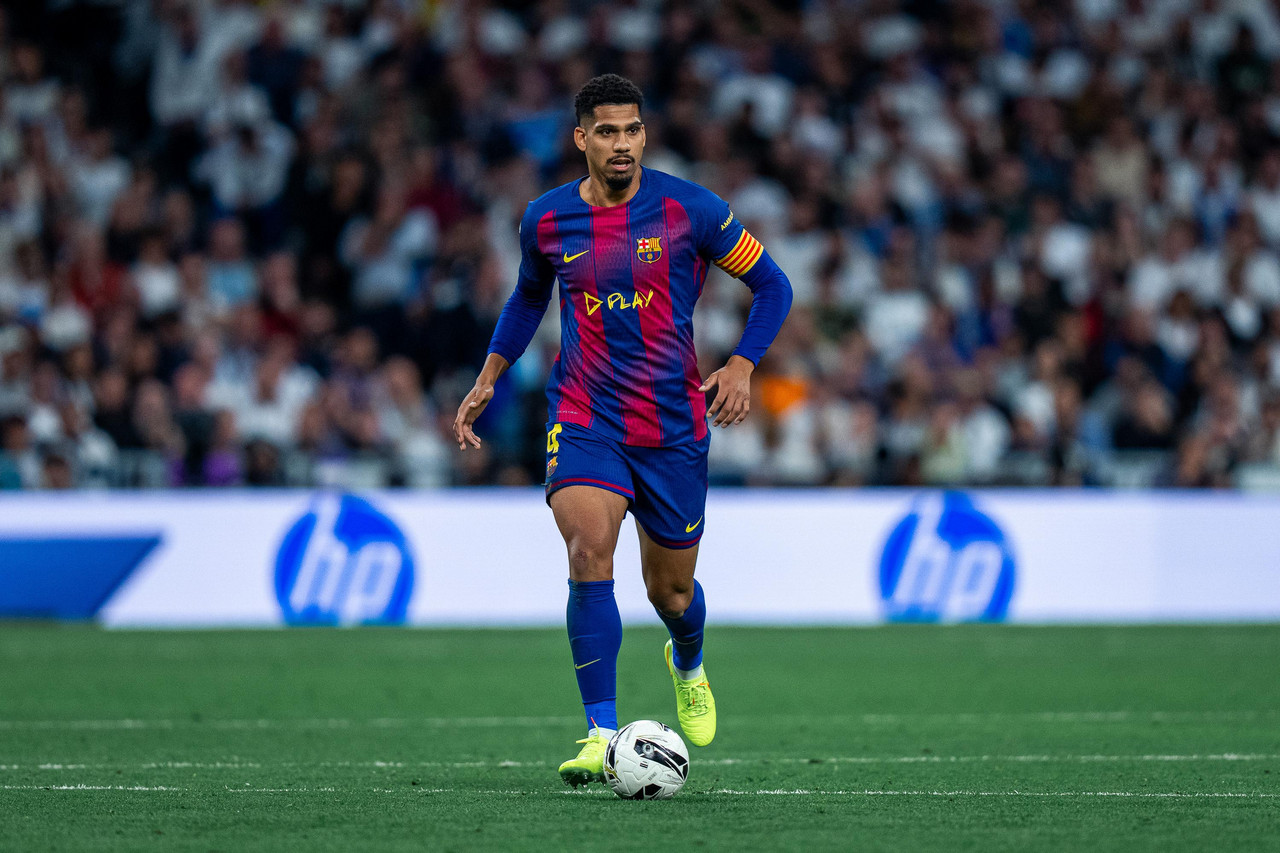 Ronald Araújo, cada vez más cerca de recuperar su lugar en el once del ...