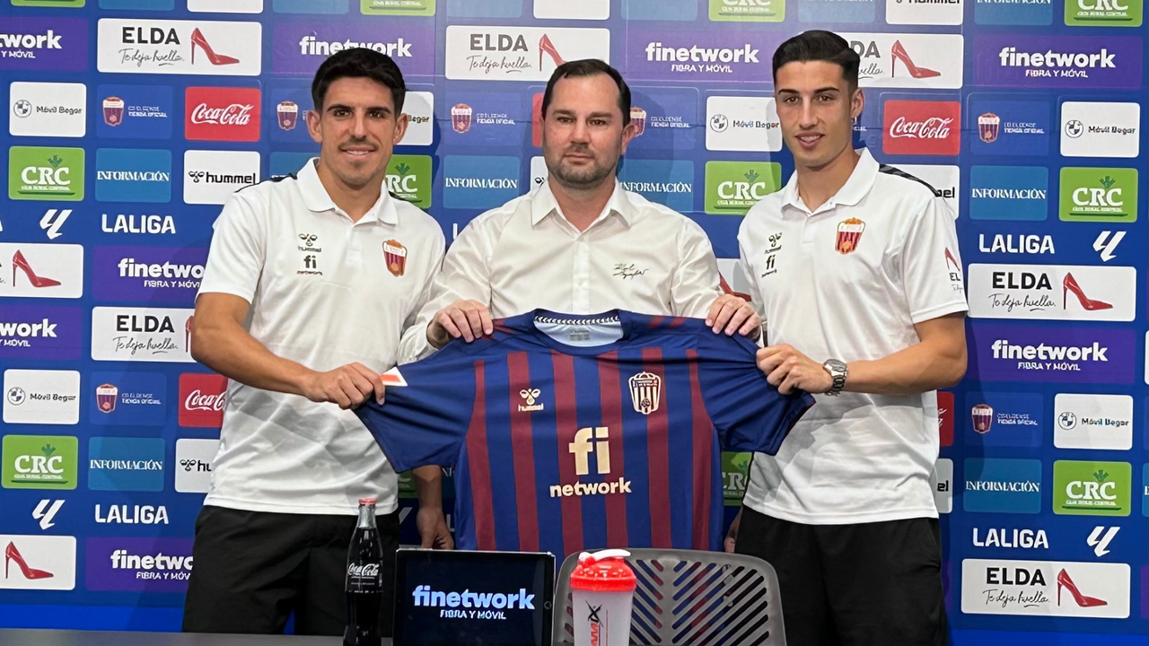 El Eldense presenta a Unai Ropero y a Víctor García como nuevos ...