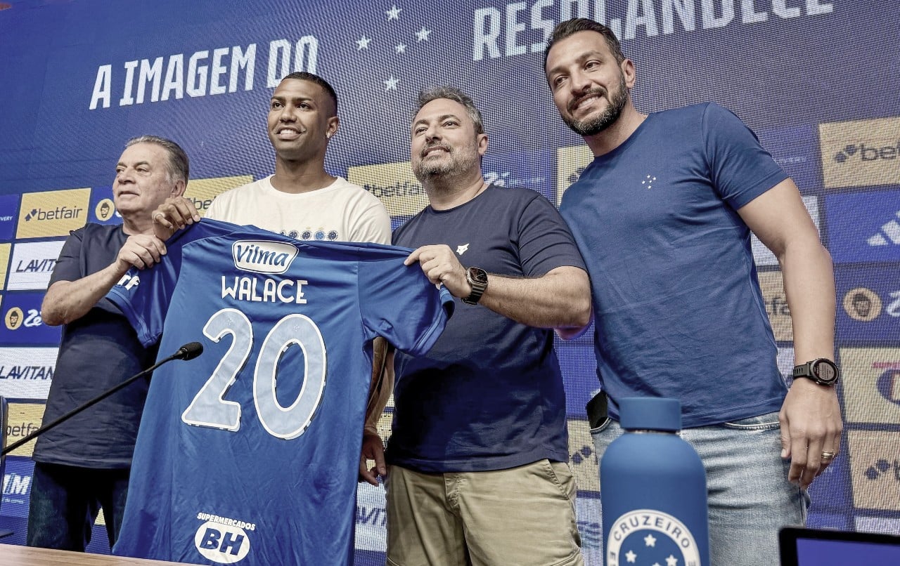 Walace é apresentado pelo Cruzeiro na Toca da Raposa II - VAVEL Brasil